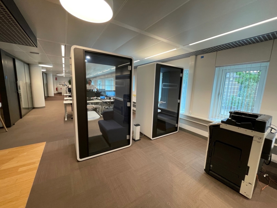 Hush Hybrid office booth | Versluis Kantoorinrichters